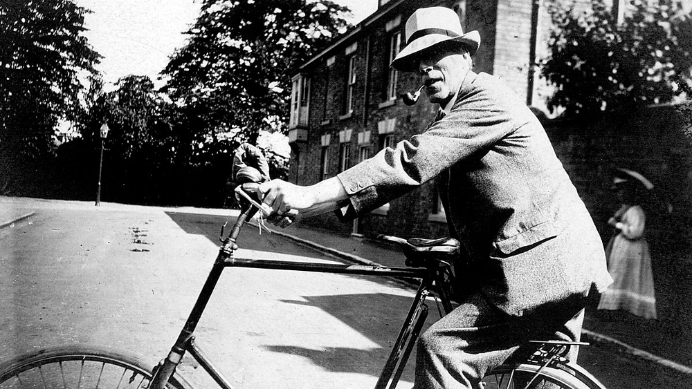 Who was Cecil Sharp and why does everyone want to go to his house?